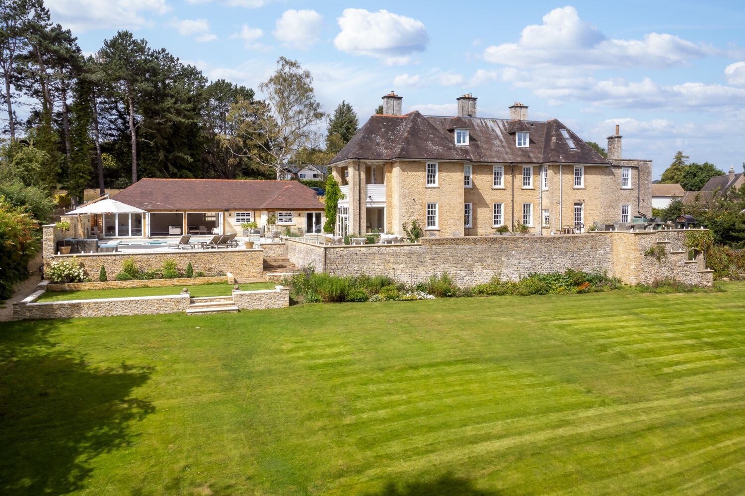 Overbutterow House, Rodborough Common, GL5 5BP - Sharvell Property (en-US)